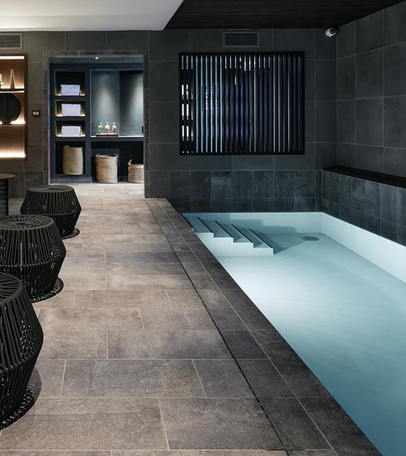 Hotel with swimming pool and spa Paris 15| LE BELLUNE